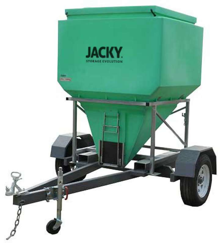 The JACKY® Mobile feed trailer